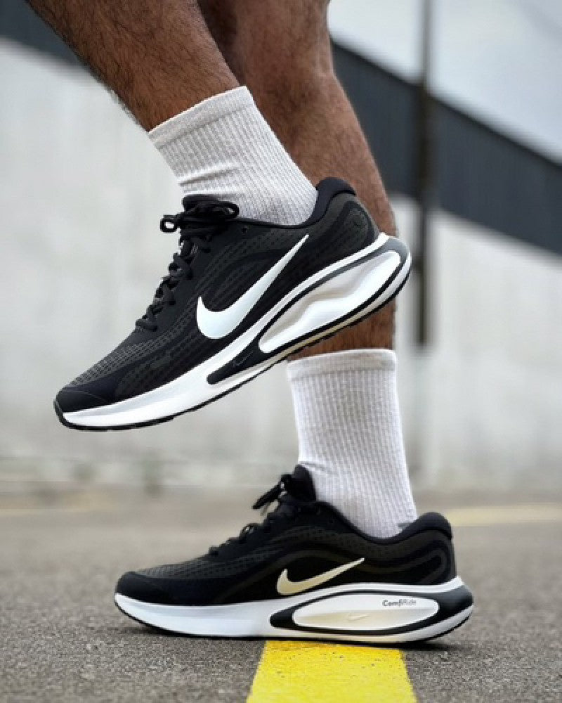 Nik ee Men s Running Shoes Journey Run Black White